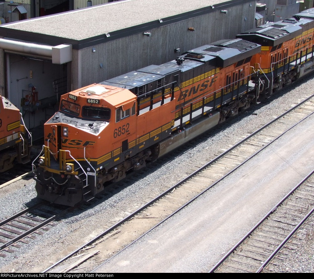 BNSF 6852